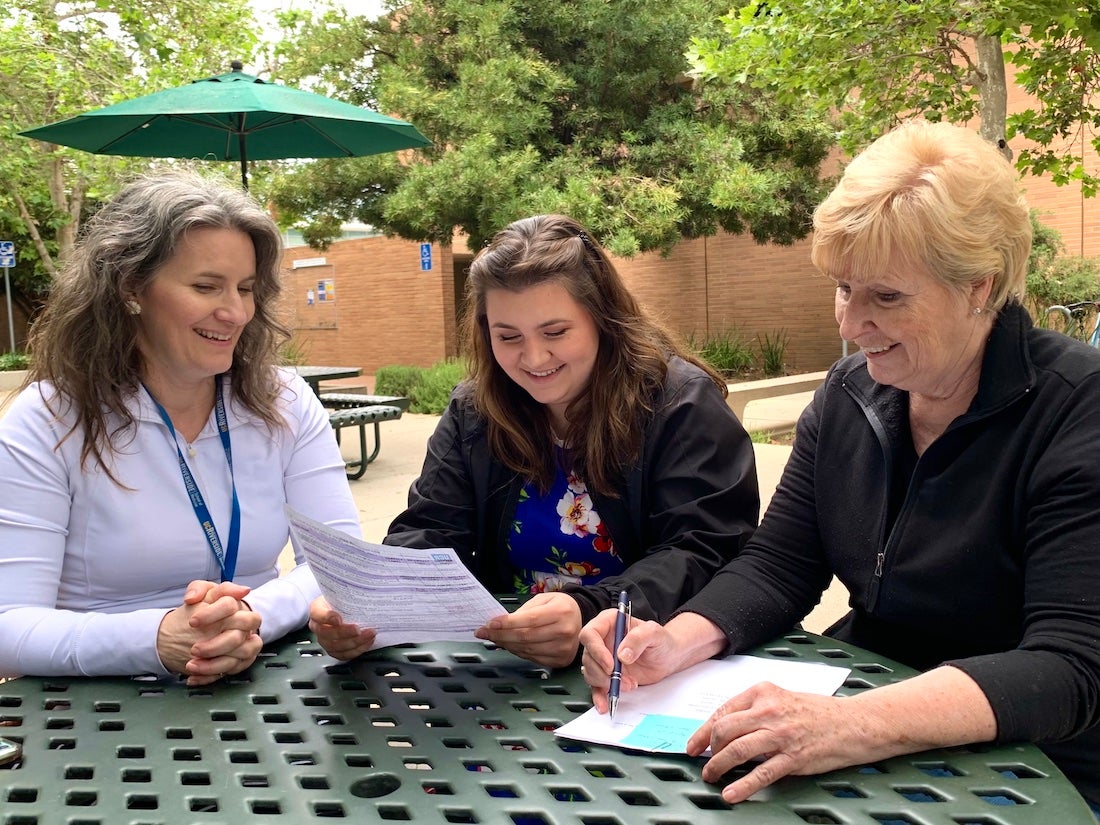 Teaching Students as a Family | School of Medicine News